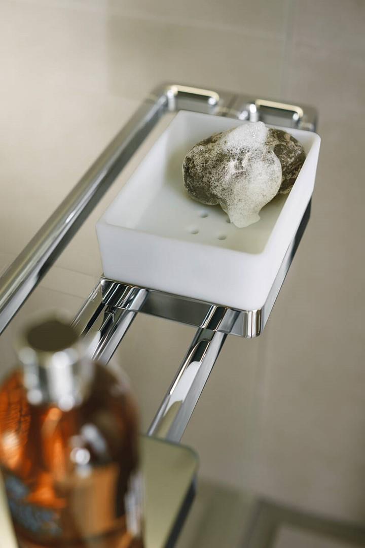 Cosa deve esserci in un bagno completo? Sanitari, arredo e accessori